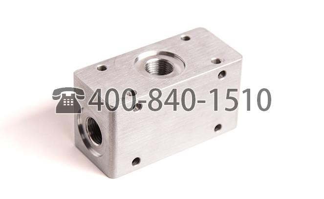 Tan Delta歧管和过滤器适配器，确保可以轻松安装传感器，并且还便于安装专用采样端口，从而简化了离线样品的采集 - Tan Delta ...